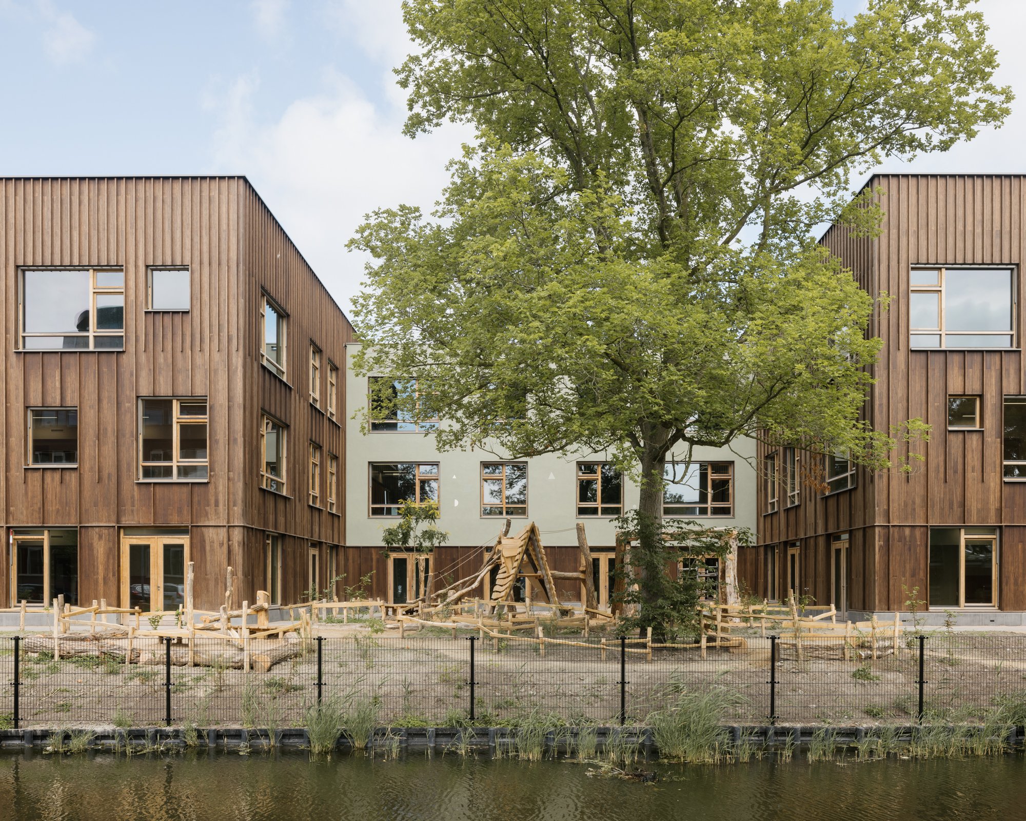 Ingebruikname IKEC De Zevensprong-een meesterwerk in hout ...